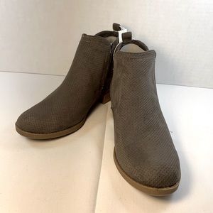 Universal Thread | Shoes | Nwt Universal Thread Booties | Poshmark